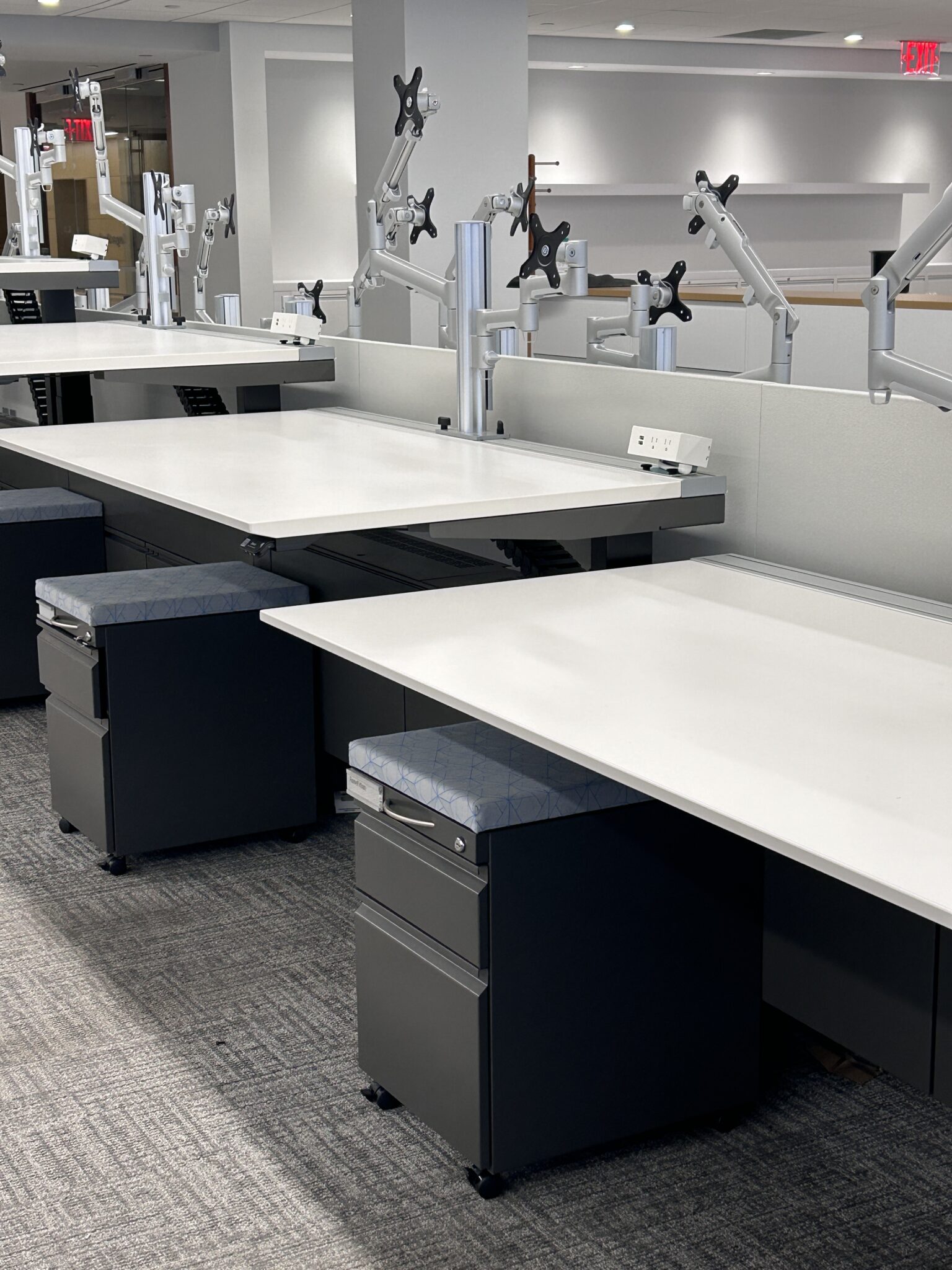 Project 522 - Used Innovant Sit/Stand Consoles - Saraval Industries, Corp